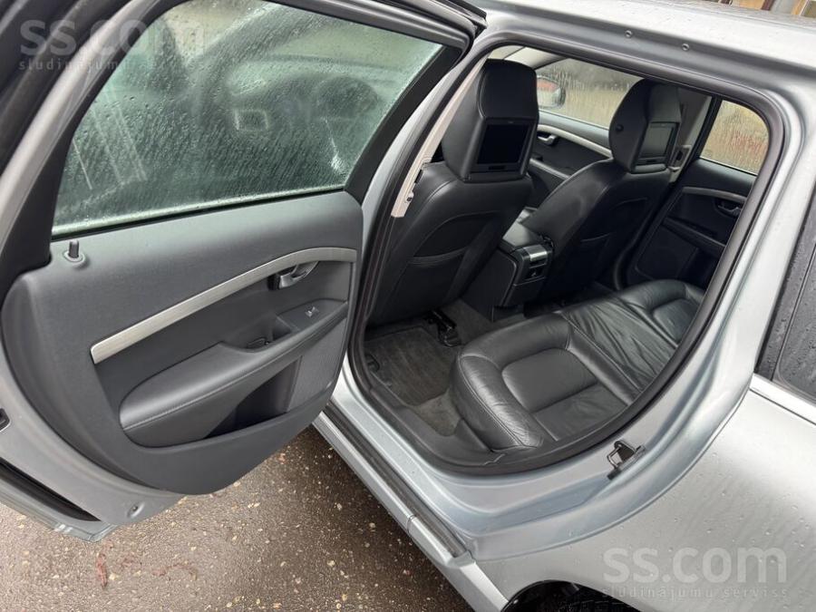 Pelēks Volvo V70 2010 Rīga, ar dzinēja tilpumu 2.40 L un nobraukumu 227 tūkst. km par 6850 €, foto 11 vietnē AUTOMOTO.COM.LV