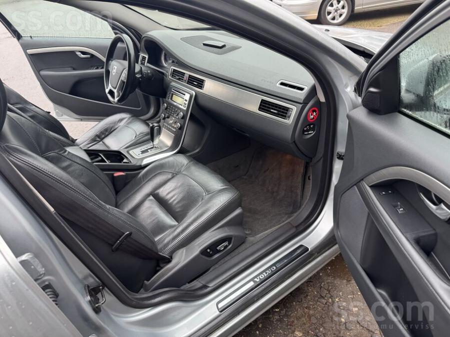 Pelēks Volvo V70 2010 Rīga, ar dzinēja tilpumu 2.40 L un nobraukumu 227 tūkst. km par 6850 €, foto 12 vietnē AUTOMOTO.COM.LV