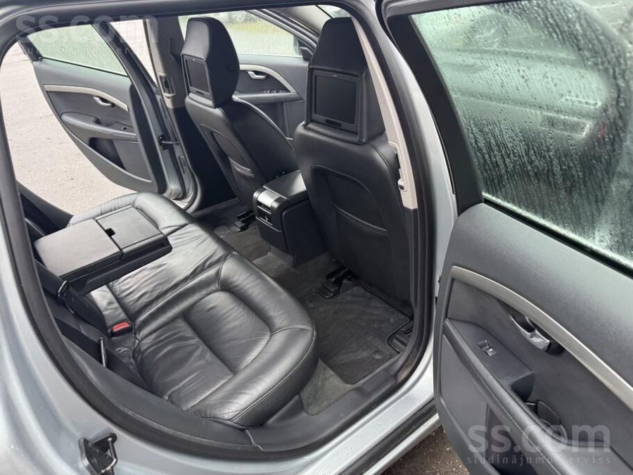 Pelēks Volvo V70 2010 Rīga, ar dzinēja tilpumu 2.40 L un nobraukumu 227 tūkst. km par 6850 €, foto 13 vietnē AUTOMOTO.COM.LV