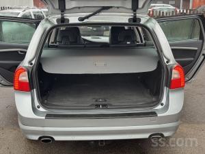 Pelēks Volvo V70 2010 Rīga, ar dzinēja tilpumu 2.40 L un nobraukumu 227 tūkst. km par 6850 €, foto 14 vietnē AUTOMOTO.COM.LV