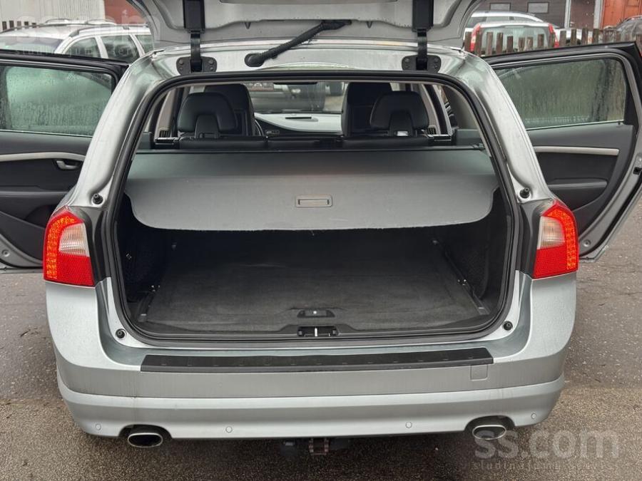 Pelēks Volvo V70 2010 Rīga, ar dzinēja tilpumu 2.40 L un nobraukumu 227 tūkst. km par 6850 €, foto 14 vietnē AUTOMOTO.COM.LV