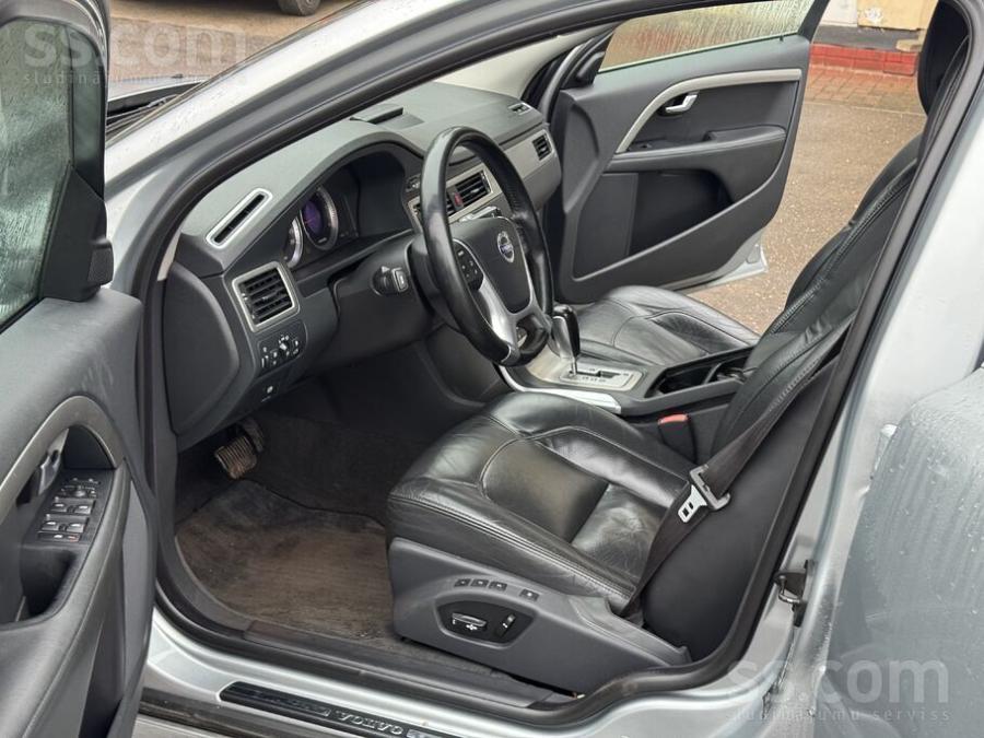 Pelēks Volvo V70 2010 Rīga, ar dzinēja tilpumu 2.40 L un nobraukumu 227 tūkst. km par 6850 €, foto 16 vietnē AUTOMOTO.COM.LV