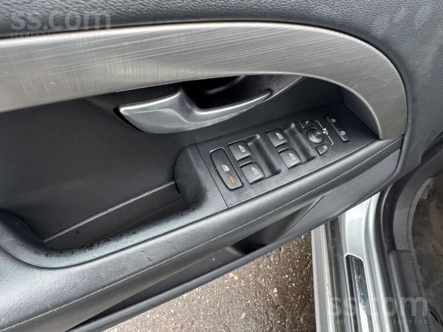 Pelēks Volvo V70 2010 Rīga, ar dzinēja tilpumu 2.40 L un nobraukumu 227 tūkst. km par 6850 €, foto 19 vietnē AUTOMOTO.COM.LV