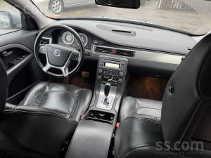 Pelēks Volvo V70 2010 Rīga, ar dzinēja tilpumu 2.40 L un nobraukumu 227 tūkst. km par 6850 €, foto 22 vietnē AUTOMOTO.COM.LV