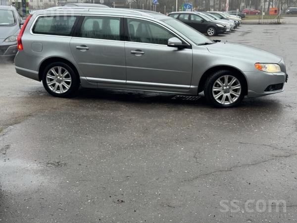 Pelēks Volvo V70 2010 Rīga, ar dzinēja tilpumu 2.40 L un nobraukumu 227 tūkst. km par 6850 €, foto 1 vietnē AUTOMOTO.COM.LV