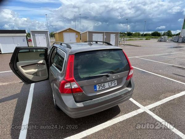Pelēks Volvo V70 2010 Tallina, ar dzinēja tilpumu 1.60 L un nobraukumu 483 tūkst. km par 2799 €, foto 7 vietnē AUTOMOTO.COM.LV