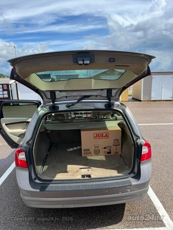 Pelēks Volvo V70 2010 Tallina, ar dzinēja tilpumu 1.60 L un nobraukumu 483 tūkst. km par 2799 €, foto 8 vietnē AUTOMOTO.COM.LV