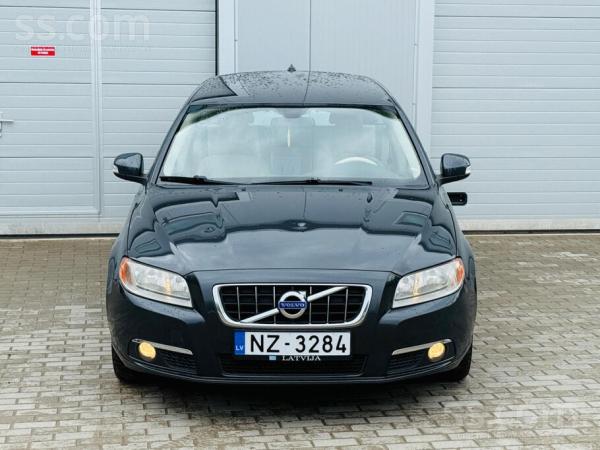 Grey Volvo V70 2010 in Riga, with an engine capacity of 1.60 L and mileage of 380 thousand km for 5200 €, photo 2 on AUTOMOTO.COM.LV