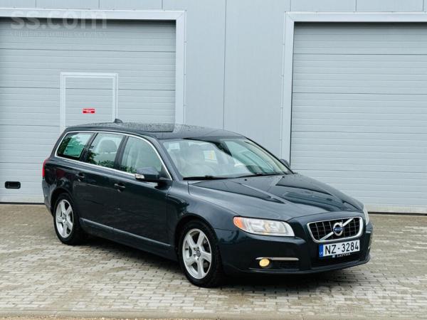 Grey Volvo V70 2010 in Riga, with an engine capacity of 1.60 L and mileage of 380 thousand km for 5200 €, photo 3 on AUTOMOTO.COM.LV