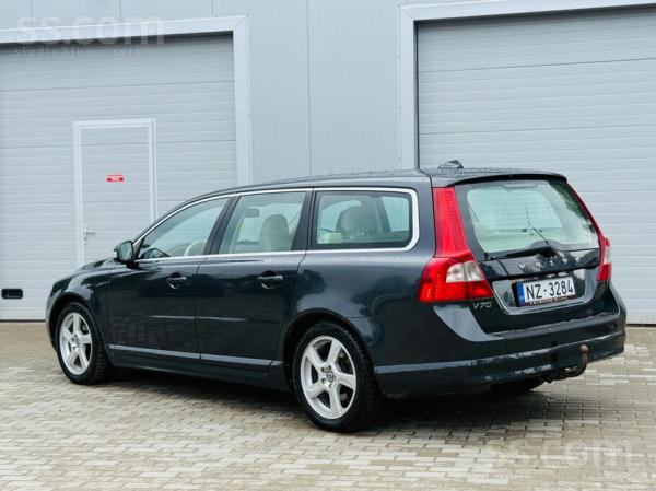 Grey Volvo V70 2010 in Riga, with an engine capacity of 1.60 L and mileage of 380 thousand km for 5200 €, photo 4 on AUTOMOTO.COM.LV