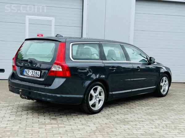Grey Volvo V70 2010 in Riga, with an engine capacity of 1.60 L and mileage of 380 thousand km for 5200 €, photo 5 on AUTOMOTO.COM.LV