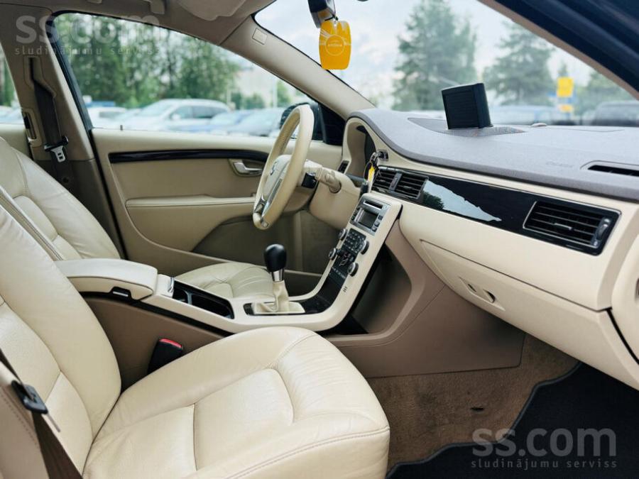 Pelēks Volvo V70 2010 Rīga, ar dzinēja tilpumu 1.60 L un nobraukumu 380 tūkst. km par 5200 €, foto 8 vietnē AUTOMOTO.COM.LV