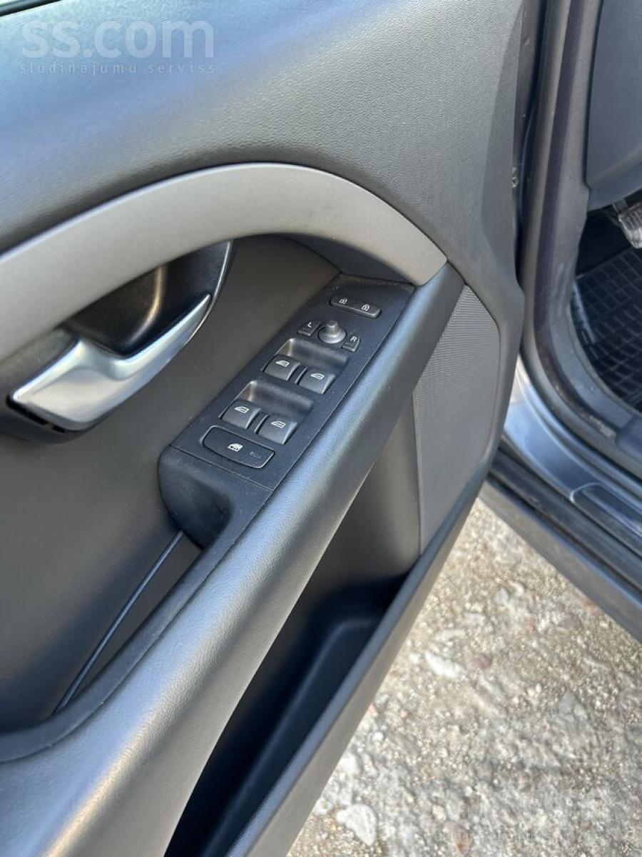 Pelēks Volvo V70 2010 Talsi, ar dzinēja tilpumu 1.60 L un nobraukumu 234 tūkst. km par 4350 €, foto 11 vietnē AUTOMOTO.COM.LV
