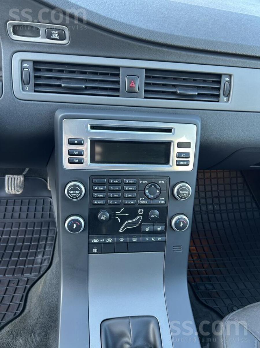 Pelēks Volvo V70 2010 Talsi, ar dzinēja tilpumu 1.60 L un nobraukumu 234 tūkst. km par 4350 €, foto 19 vietnē AUTOMOTO.COM.LV