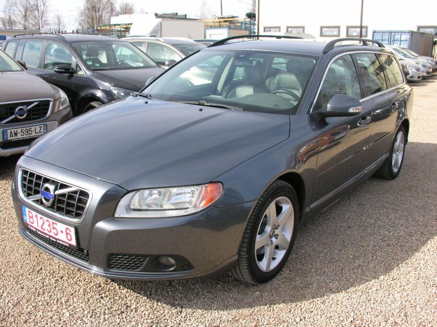 Grey Volvo V70 2010 in Riga, with an engine capacity of 2.40 L and mileage of 0 thousand km for 4750 €, photo 1 on AUTOMOTO.COM.LV