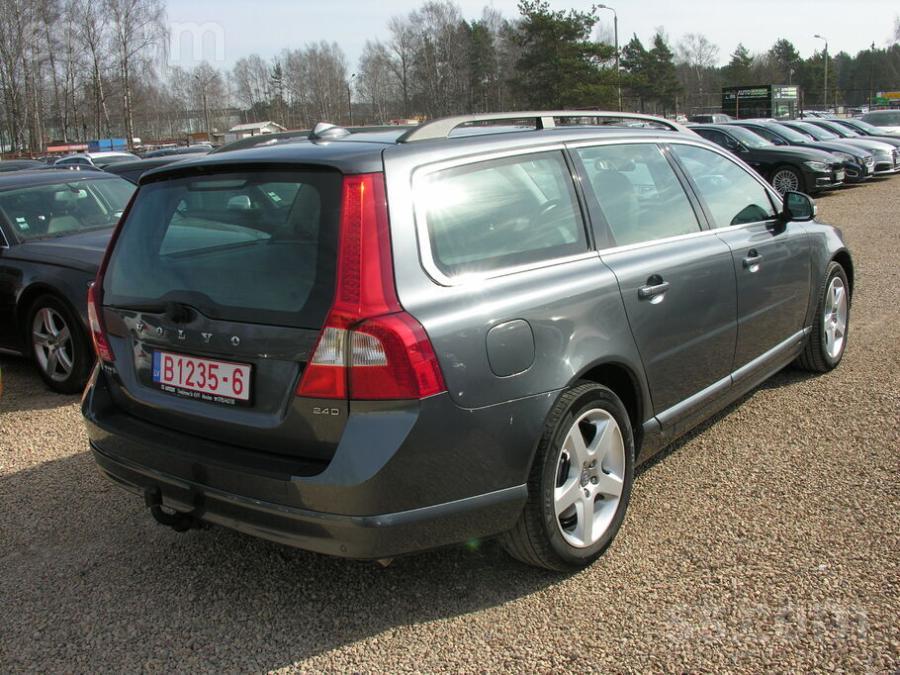 Grey Volvo V70 2010 in Riga, with an engine capacity of 2.40 L and mileage of 0 thousand km for 4750 €, photo 4 on AUTOMOTO.COM.LV