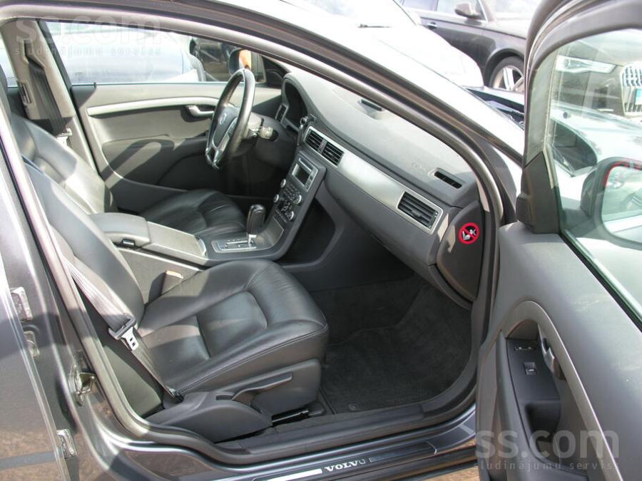 Grey Volvo V70 2010 in Riga, with an engine capacity of 2.40 L and mileage of 0 thousand km for 4750 €, photo 8 on AUTOMOTO.COM.LV