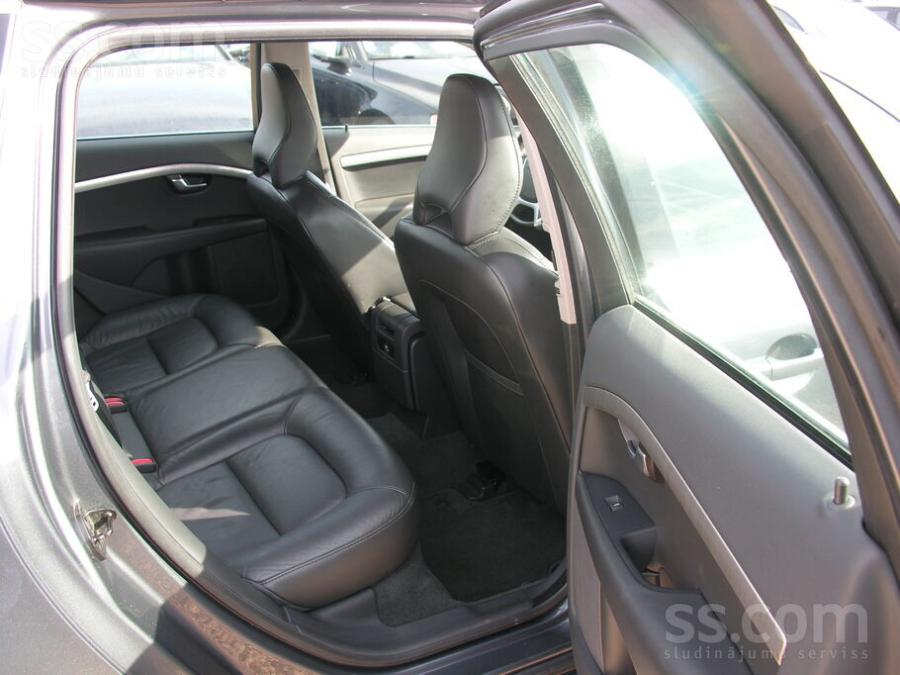 Grey Volvo V70 2010 in Riga, with an engine capacity of 2.40 L and mileage of 0 thousand km for 4750 €, photo 9 on AUTOMOTO.COM.LV