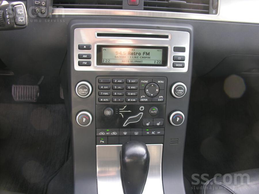 Grey Volvo V70 2010 in Riga, with an engine capacity of 2.40 L and mileage of 0 thousand km for 4750 €, photo 15 on AUTOMOTO.COM.LV