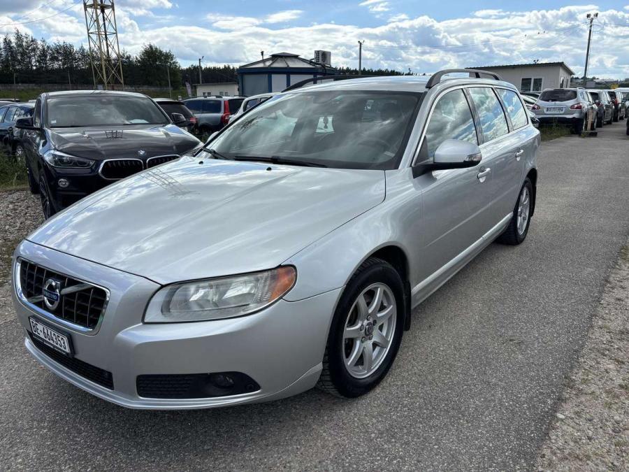 Grey Volvo V70 2010 in Vilnius, with an engine capacity of 2.40 L and mileage of 320 thousand km for 3750 €, photo 1 on AUTOMOTO.COM.LV