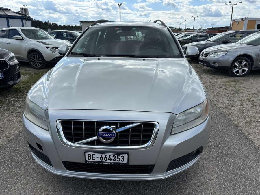 Grey Volvo V70 2010 in Vilnius, with an engine capacity of 2.40 L and mileage of 320 thousand km for 3750 €, photo 3 on AUTOMOTO.COM.LV