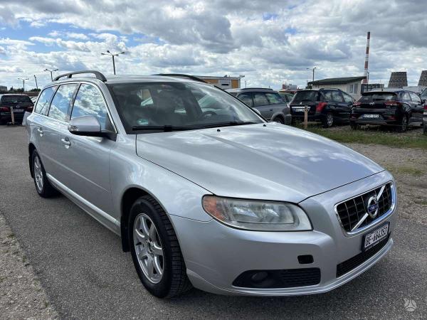 Grey Volvo V70 2010 in Vilnius, with an engine capacity of 2.40 L and mileage of 320 thousand km for 3750 €, photo 3 on AUTOMOTO.COM.LV