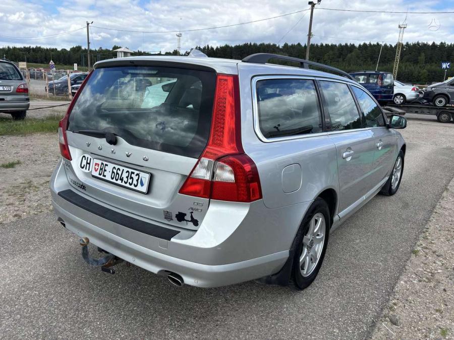 Grey Volvo V70 2010 in Vilnius, with an engine capacity of 2.40 L and mileage of 320 thousand km for 3750 €, photo 5 on AUTOMOTO.COM.LV