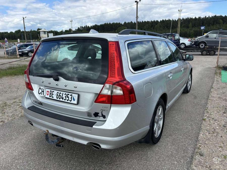 Grey Volvo V70 2010 in Vilnius, with an engine capacity of 2.40 L and mileage of 320 thousand km for 3750 €, photo 6 on AUTOMOTO.COM.LV