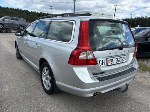 Grey Volvo V70 2010 in Vilnius, with an engine capacity of 2.40 L and mileage of 320 thousand km for 3750 €, photo 8 on AUTOMOTO.COM.LV