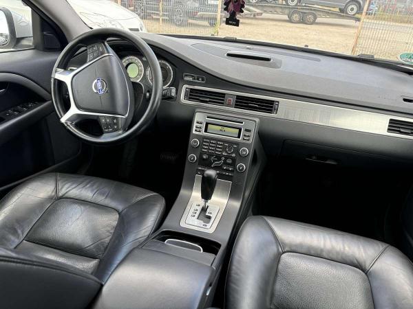Grey Volvo V70 2010 in Vilnius, with an engine capacity of 2.40 L and mileage of 320 thousand km for 3750 €, photo 10 on AUTOMOTO.COM.LV