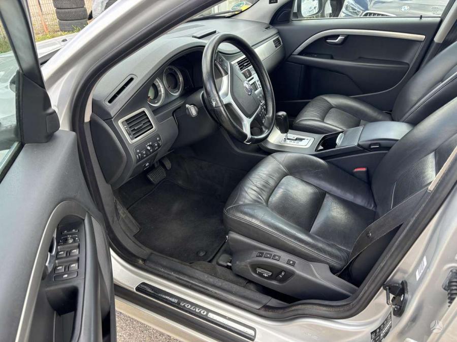 Grey Volvo V70 2010 in Vilnius, with an engine capacity of 2.40 L and mileage of 320 thousand km for 3750 €, photo 15 on AUTOMOTO.COM.LV
