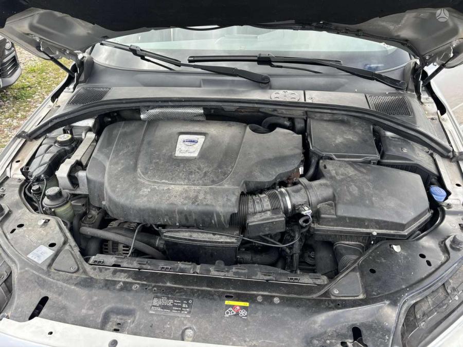 Grey Volvo V70 2010 in Vilnius, with an engine capacity of 2.40 L and mileage of 320 thousand km for 3750 €, photo 16 on AUTOMOTO.COM.LV
