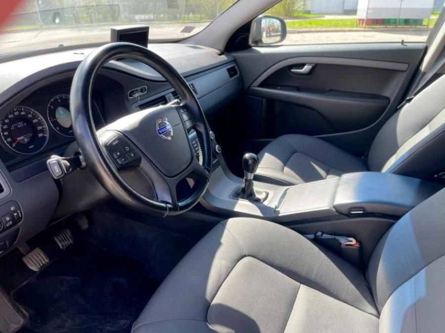 Pelēks Volvo V70 2010 Rīga, ar dzinēja tilpumu 1.60 L un nobraukumu 0 tūkst. km par 5900 €, foto 8 vietnē AUTOMOTO.COM.LV