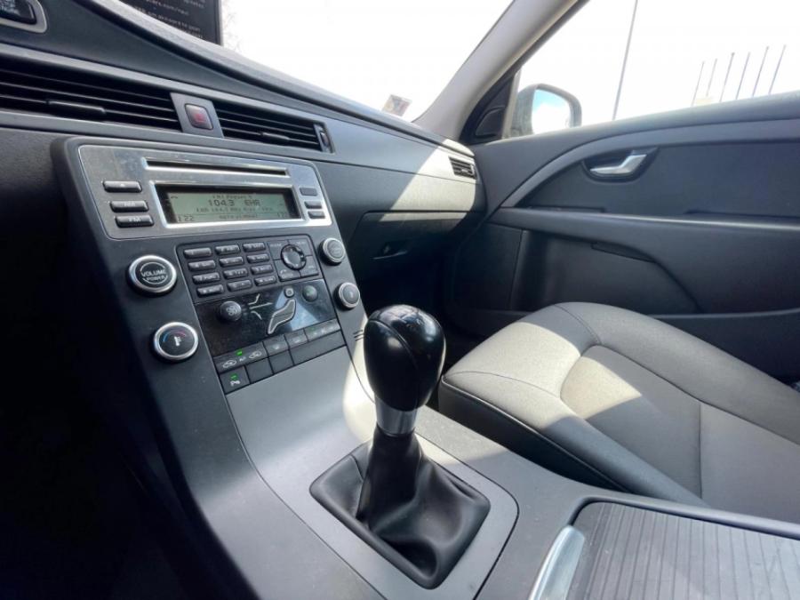 Pelēks Volvo V70 2010 Rīga, ar dzinēja tilpumu 1.60 L un nobraukumu 0 tūkst. km par 5900 €, foto 11 vietnē AUTOMOTO.COM.LV