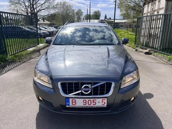 Pelēks Volvo V70 2010 Rīga, ar dzinēja tilpumu 1.60 L un nobraukumu 236 tūkst. km par 5550 €, foto 2 vietnē AUTOMOTO.COM.LV