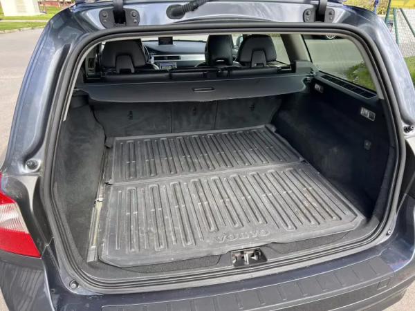 Pelēks Volvo V70 2010 Rīga, ar dzinēja tilpumu 1.60 L un nobraukumu 236 tūkst. km par 5550 €, foto 7 vietnē AUTOMOTO.COM.LV