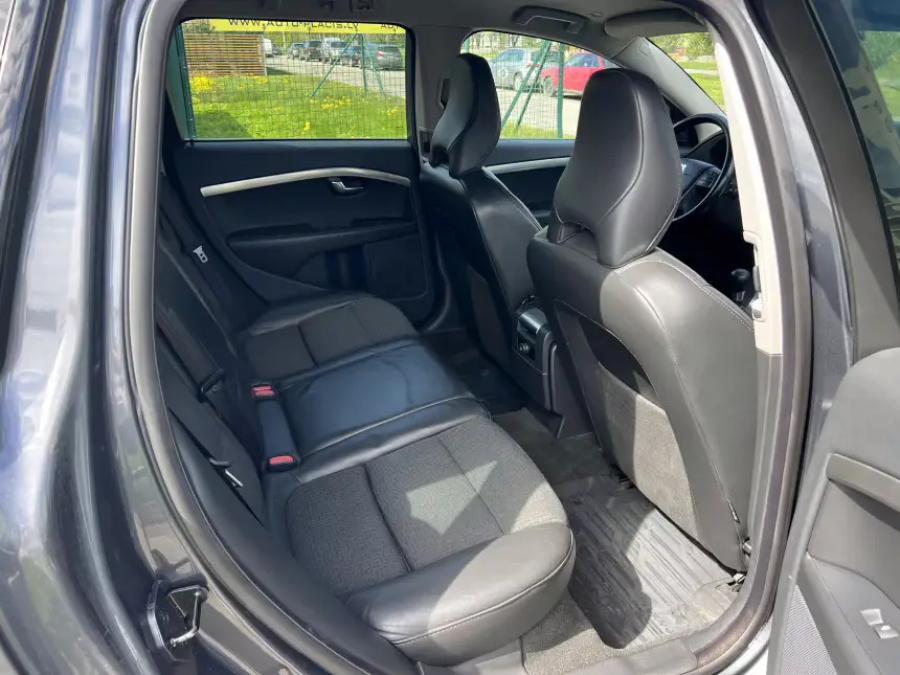 Pelēks Volvo V70 2010 Rīga, ar dzinēja tilpumu 1.60 L un nobraukumu 236 tūkst. km par 5550 €, foto 13 vietnē AUTOMOTO.COM.LV