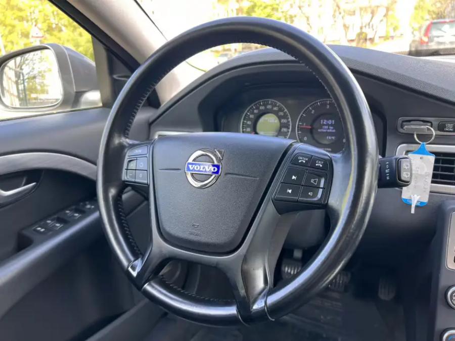 Pelēks Volvo V70 2010 Rīga, ar dzinēja tilpumu 1.60 L un nobraukumu 236 tūkst. km par 5550 €, foto 15 vietnē AUTOMOTO.COM.LV