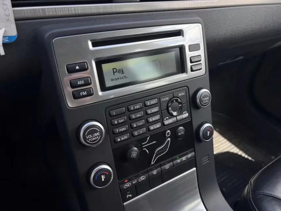 Pelēks Volvo V70 2010 Rīga, ar dzinēja tilpumu 1.60 L un nobraukumu 236 tūkst. km par 5550 €, foto 17 vietnē AUTOMOTO.COM.LV