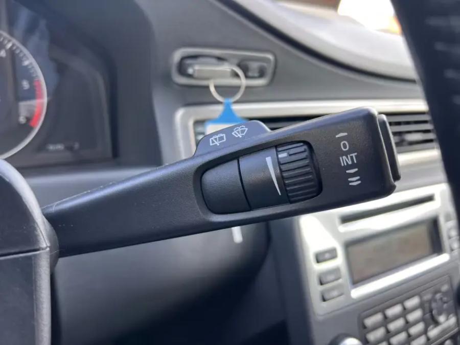 Pelēks Volvo V70 2010 Rīga, ar dzinēja tilpumu 1.60 L un nobraukumu 236 tūkst. km par 5550 €, foto 18 vietnē AUTOMOTO.COM.LV