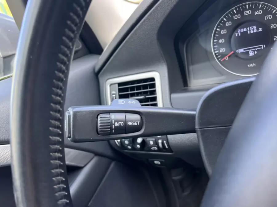 Pelēks Volvo V70 2010 Rīga, ar dzinēja tilpumu 1.60 L un nobraukumu 236 tūkst. km par 5550 €, foto 21 vietnē AUTOMOTO.COM.LV