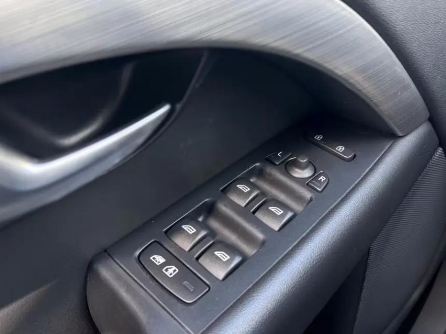 Pelēks Volvo V70 2010 Rīga, ar dzinēja tilpumu 1.60 L un nobraukumu 236 tūkst. km par 5550 €, foto 23 vietnē AUTOMOTO.COM.LV