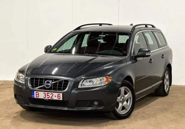 Pelēks Volvo V70 2010 Jūrmala, ar dzinēja tilpumu 2.00 L un nobraukumu 380 tūkst. km par 5650 €, foto 1 vietnē AUTOMOTO.COM.LV