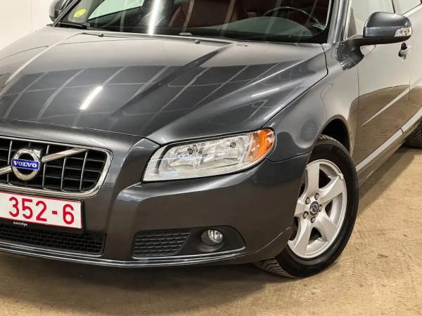 Pelēks Volvo V70 2010 Jūrmala, ar dzinēja tilpumu 2.00 L un nobraukumu 380 tūkst. km par 5650 €, foto 2 vietnē AUTOMOTO.COM.LV