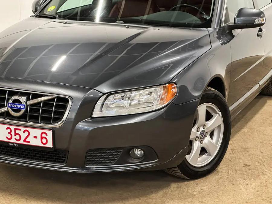 Pelēks Volvo V70 2010 Jūrmala, ar dzinēja tilpumu 2.00 L un nobraukumu 380 tūkst. km par 5650 €, foto 3 vietnē AUTOMOTO.COM.LV