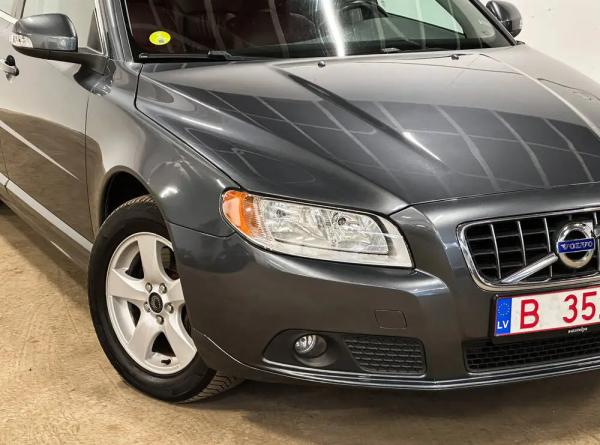 Pelēks Volvo V70 2010 Jūrmala, ar dzinēja tilpumu 2.00 L un nobraukumu 380 tūkst. km par 5650 €, foto 4 vietnē AUTOMOTO.COM.LV