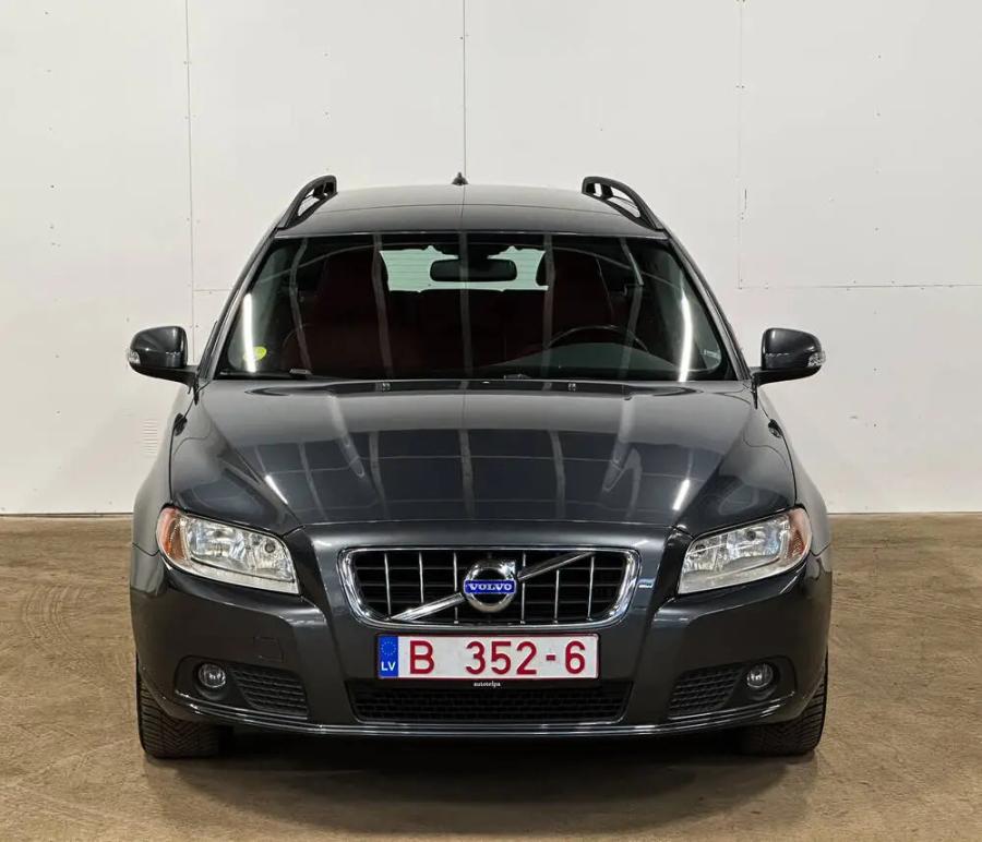 Pelēks Volvo V70 2010 Jūrmala, ar dzinēja tilpumu 2.00 L un nobraukumu 380 tūkst. km par 5650 €, foto 6 vietnē AUTOMOTO.COM.LV