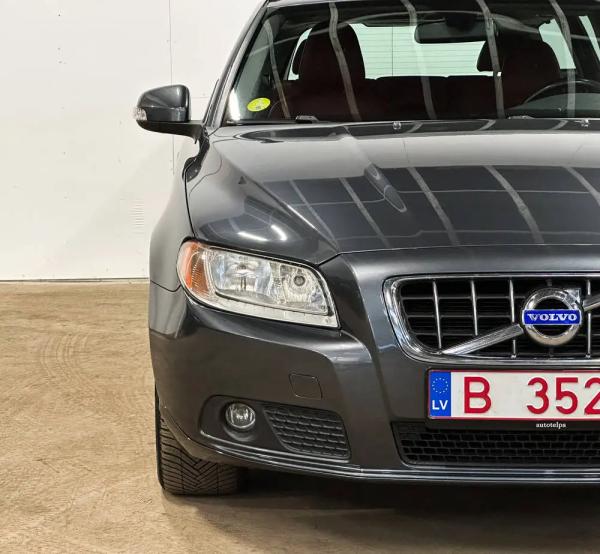 Pelēks Volvo V70 2010 Jūrmala, ar dzinēja tilpumu 2.00 L un nobraukumu 380 tūkst. km par 5650 €, foto 6 vietnē AUTOMOTO.COM.LV