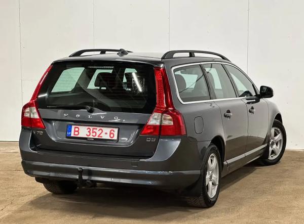 Pelēks Volvo V70 2010 Jūrmala, ar dzinēja tilpumu 2.00 L un nobraukumu 380 tūkst. km par 5650 €, foto 9 vietnē AUTOMOTO.COM.LV