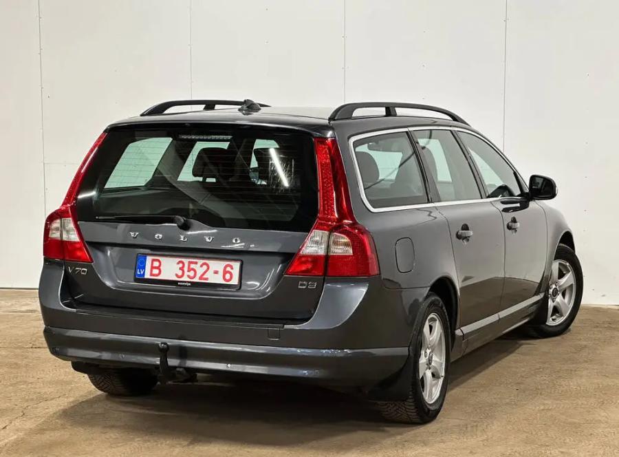 Pelēks Volvo V70 2010 Jūrmala, ar dzinēja tilpumu 2.00 L un nobraukumu 380 tūkst. km par 5650 €, foto 10 vietnē AUTOMOTO.COM.LV